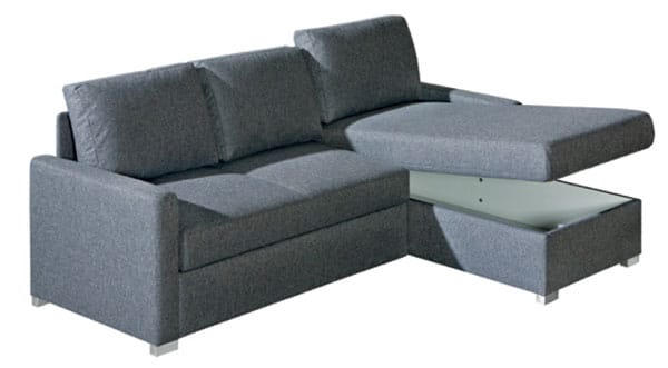 Kleines Ecksofa mit Schlaffunktion und Federkern.