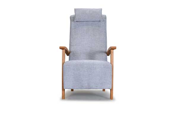 Skandinavischer Sessel mit Hocker Skandinavischer Sessel mit Hocker